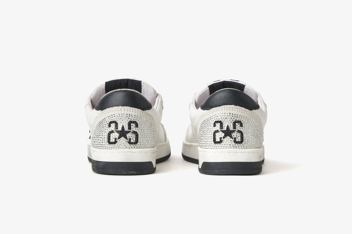 SNEAKER WEEK STAR IN PELLE BIANCA CON DETTAGLI NERI, STRASS ARGENTO ED ...